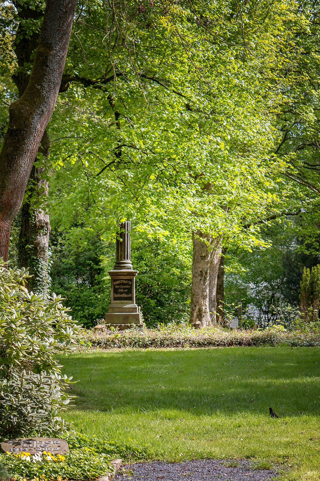 Friedhofsführung zu den Gedenkstätten der Möhnekatastrophe
